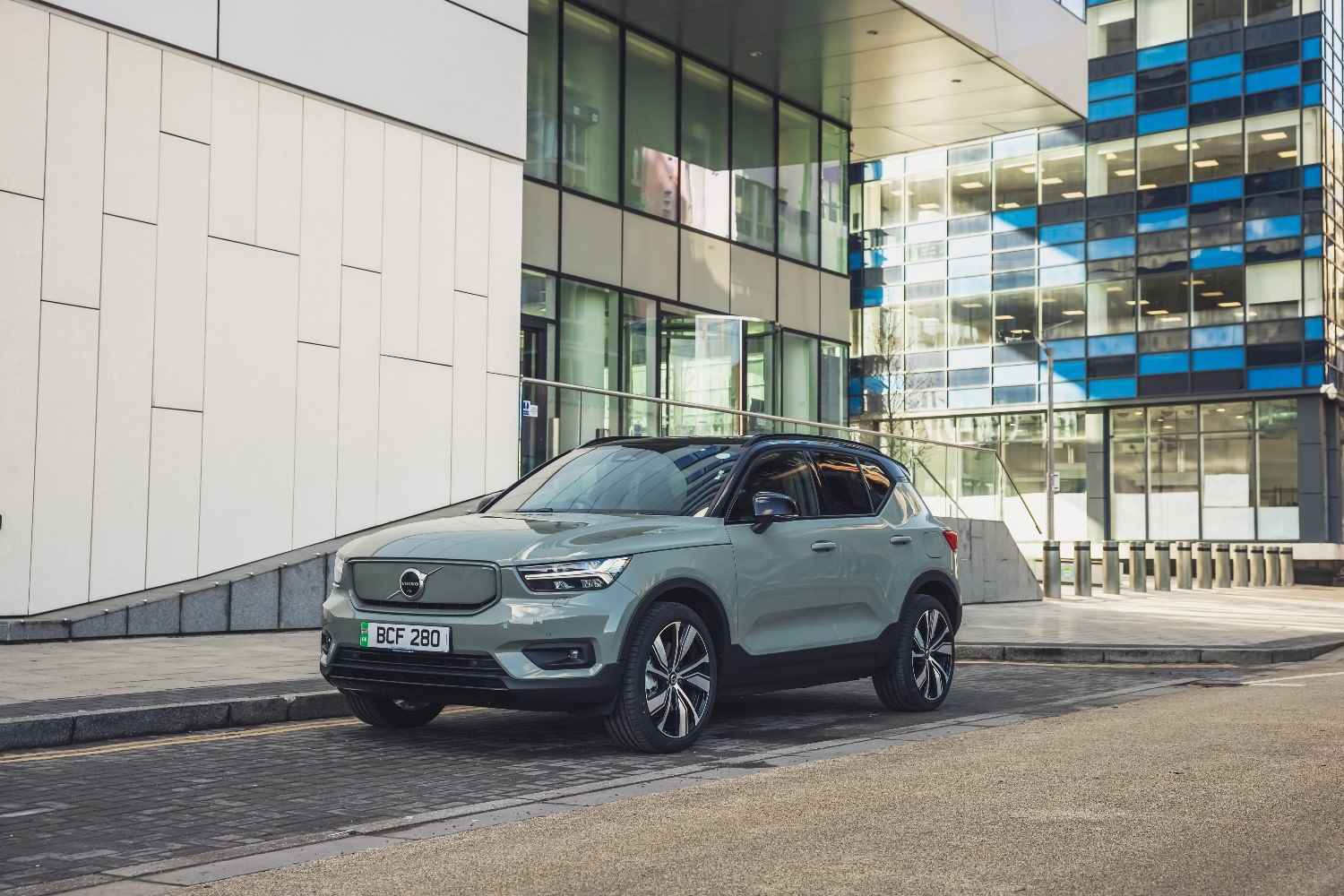 Volvo starts online sales and subscriptions for extended XC40 Recharge ...