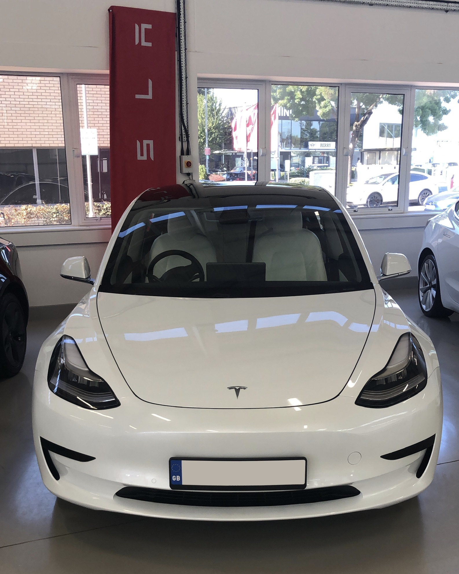 Tesla Model 3 SR+ 2019, Tom - EV Owner Review - Electric Road