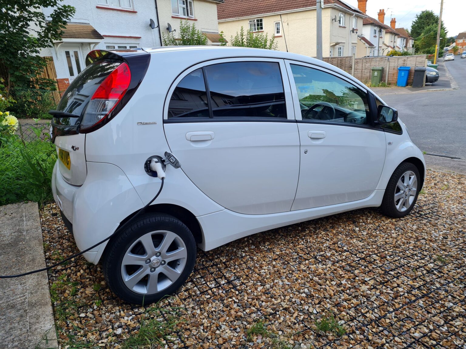 Peugeot iOn 2017, Mike - EV Owner Review - Electric Road