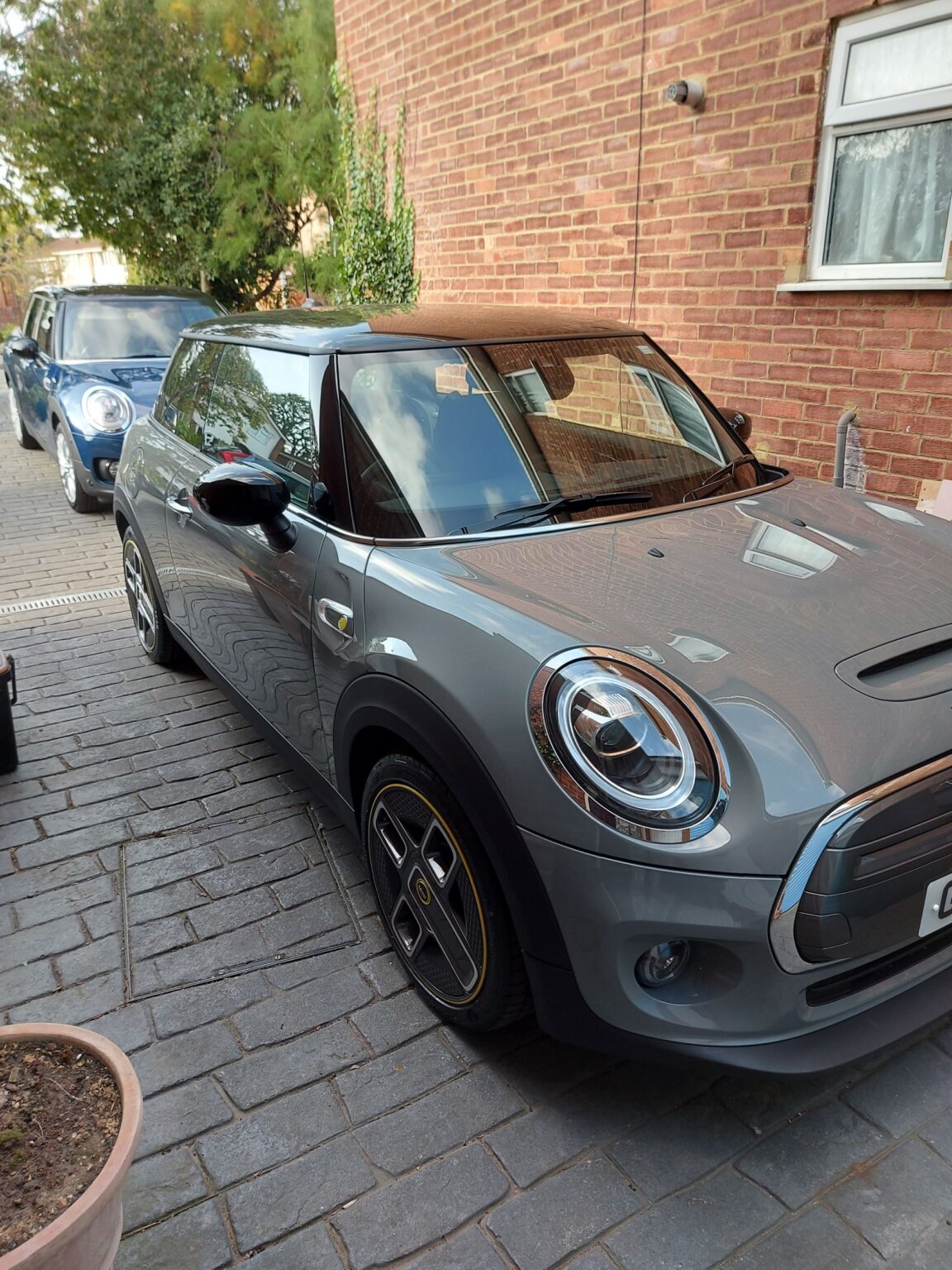 MINI Electric Level 2 2020, Linda - EV Owner Review - Electric Road
