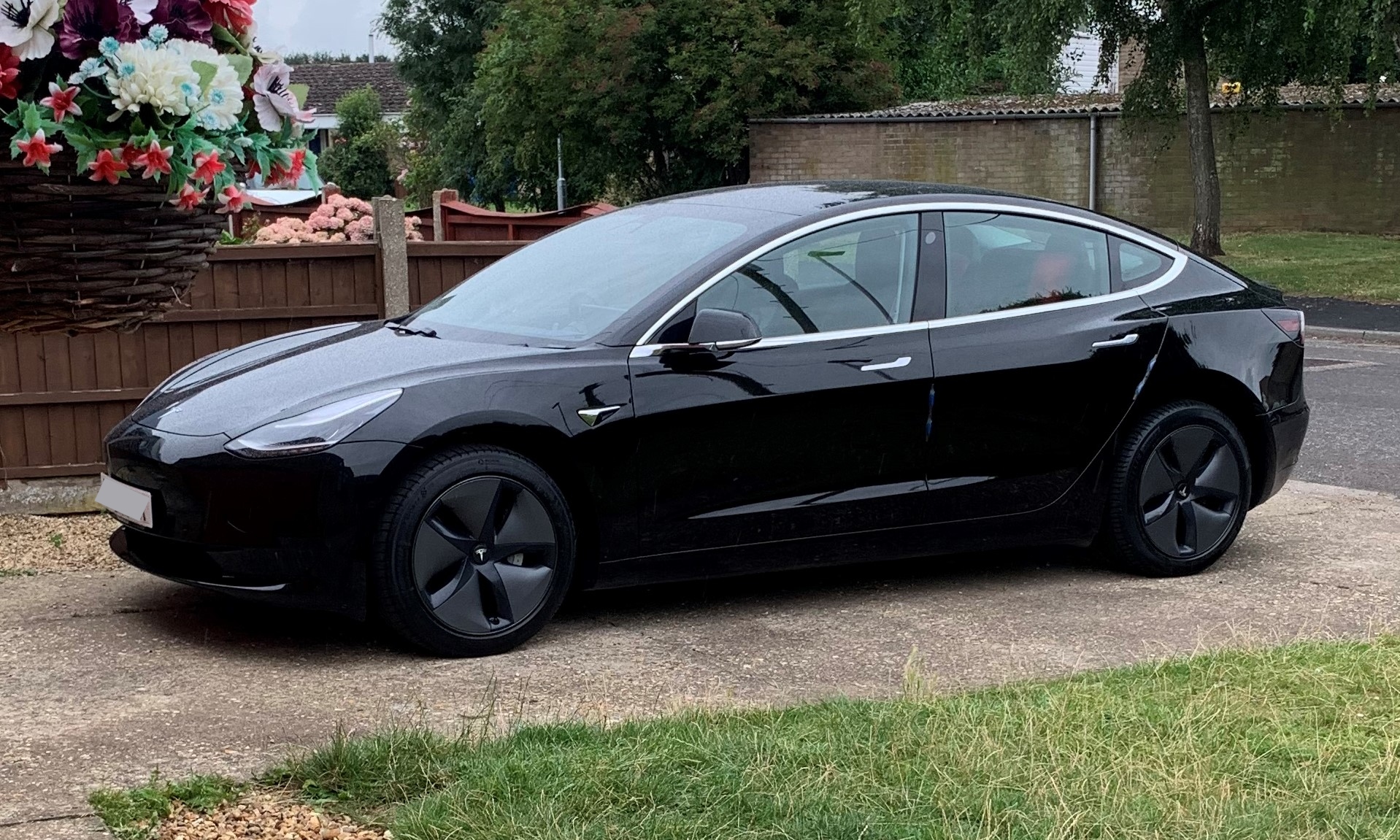 Tesla Model 3 electric car owner review - Electric Road