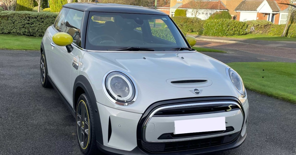 MINI Electric 2020 electric car test drive review - Electric Road