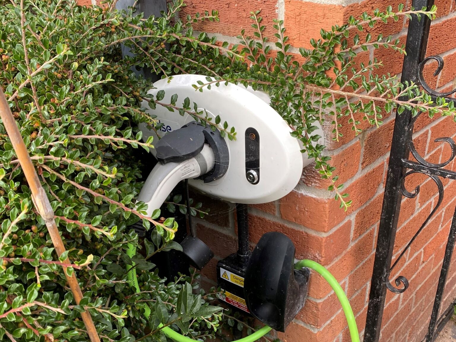 BP Chargemaster 2019 - Home charging unit review - Electric Road