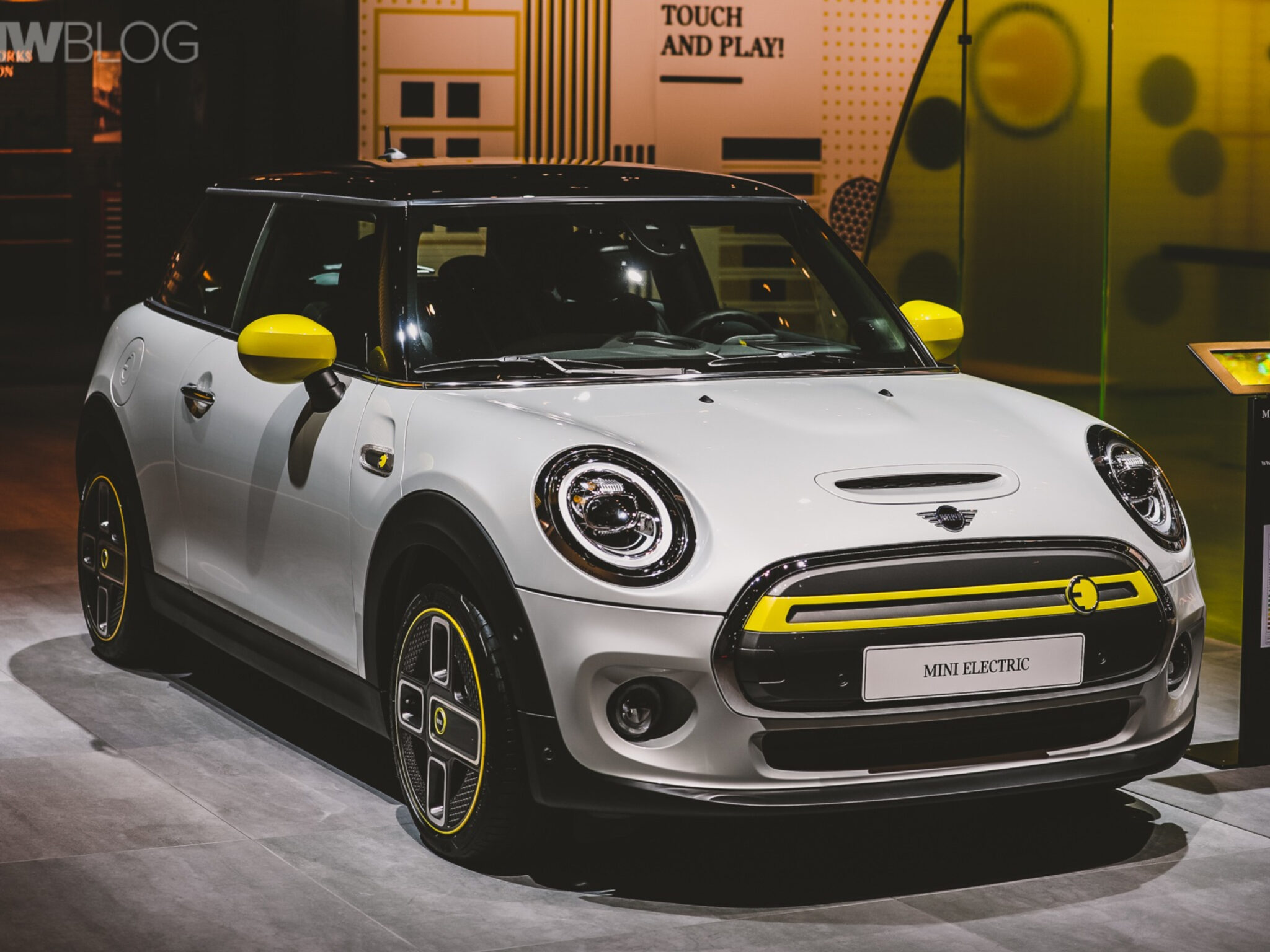 MINI Electric 2022 test drive review - Electric Road