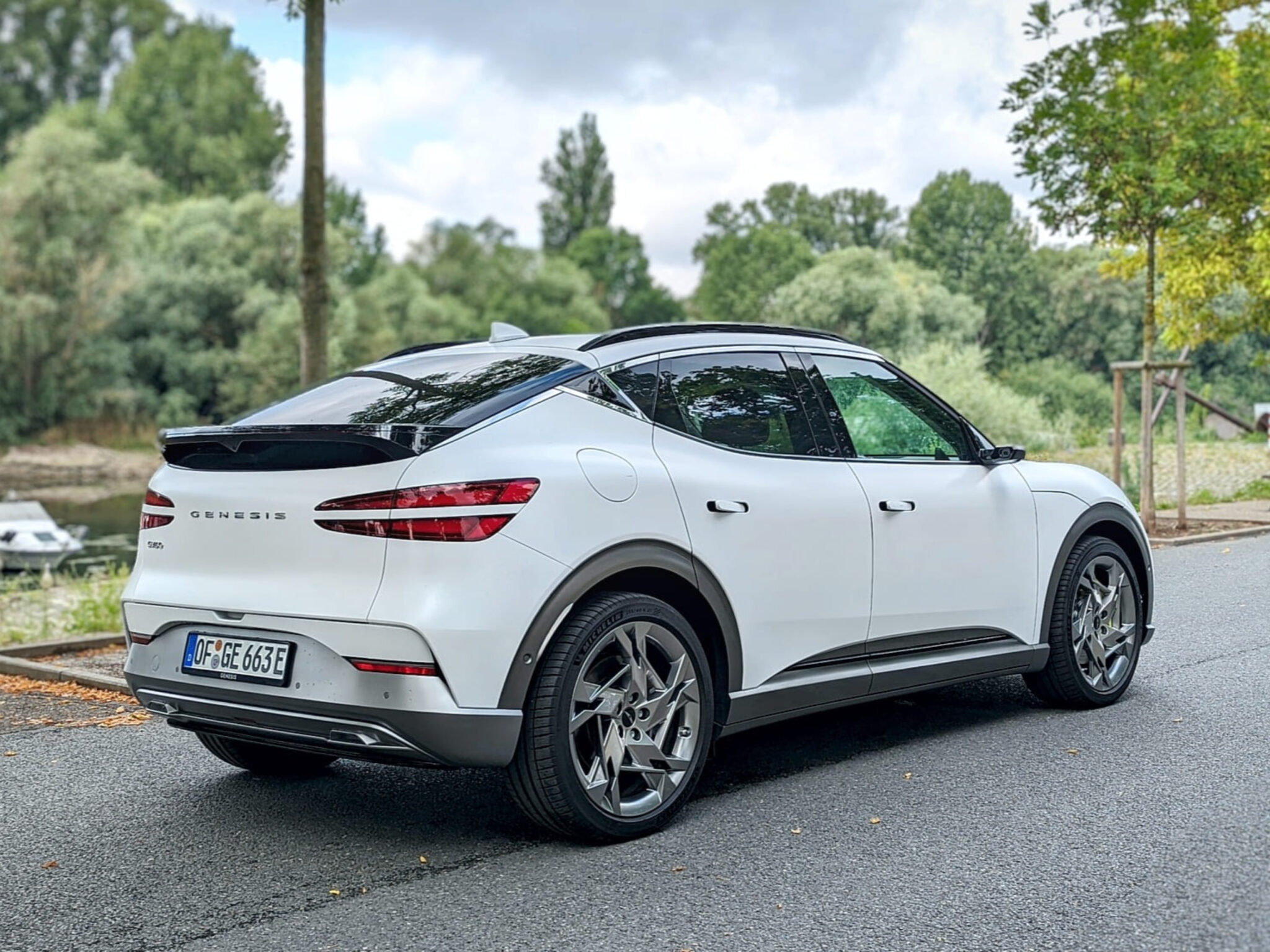 Genesis GV60 2023 test drive review - Electric Road