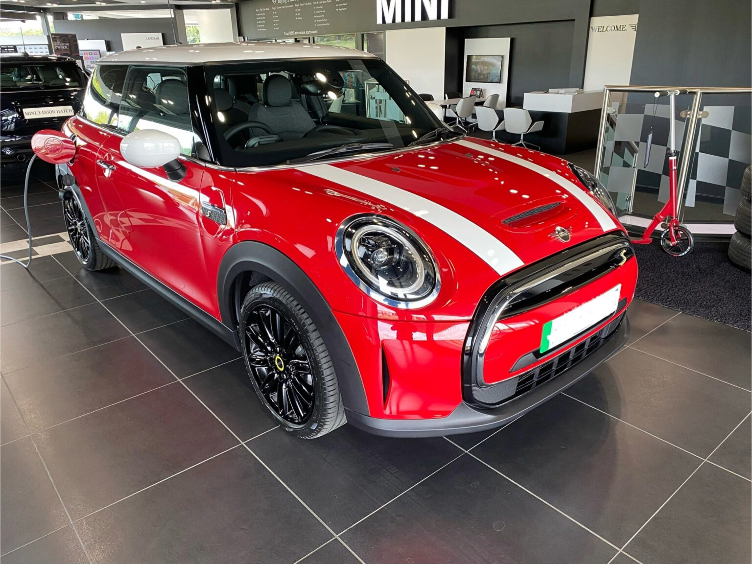 MINI Electric 2022 owner review - Electric Road