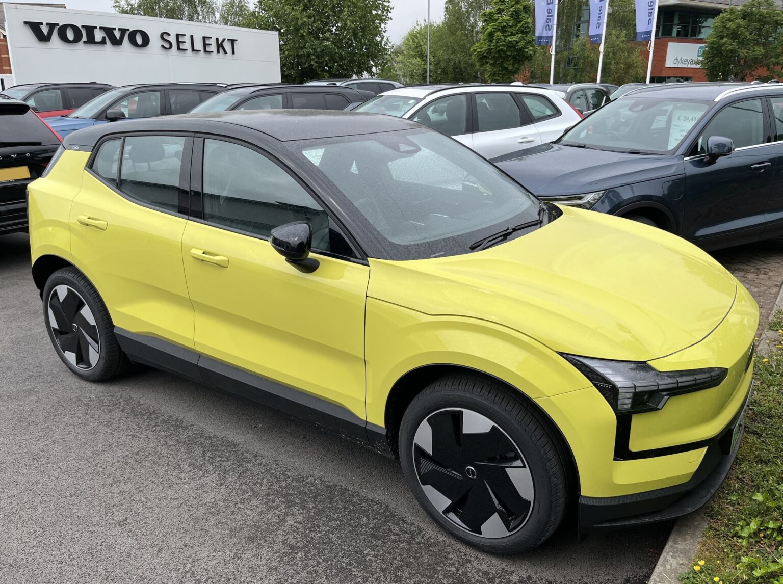 Volvo EX30 Test Drive Review 2025 - Electric Road